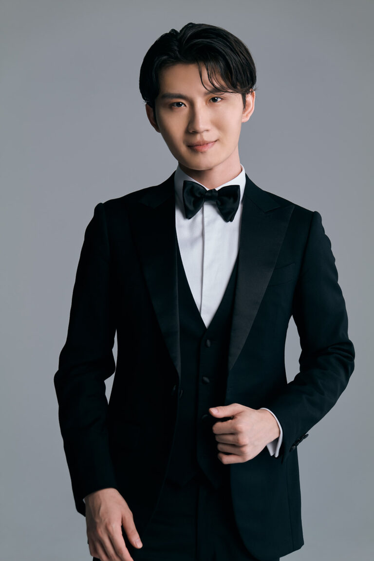 BIOGRAPHY | NIUNIU【ニュウニュウ】Japan Official Website